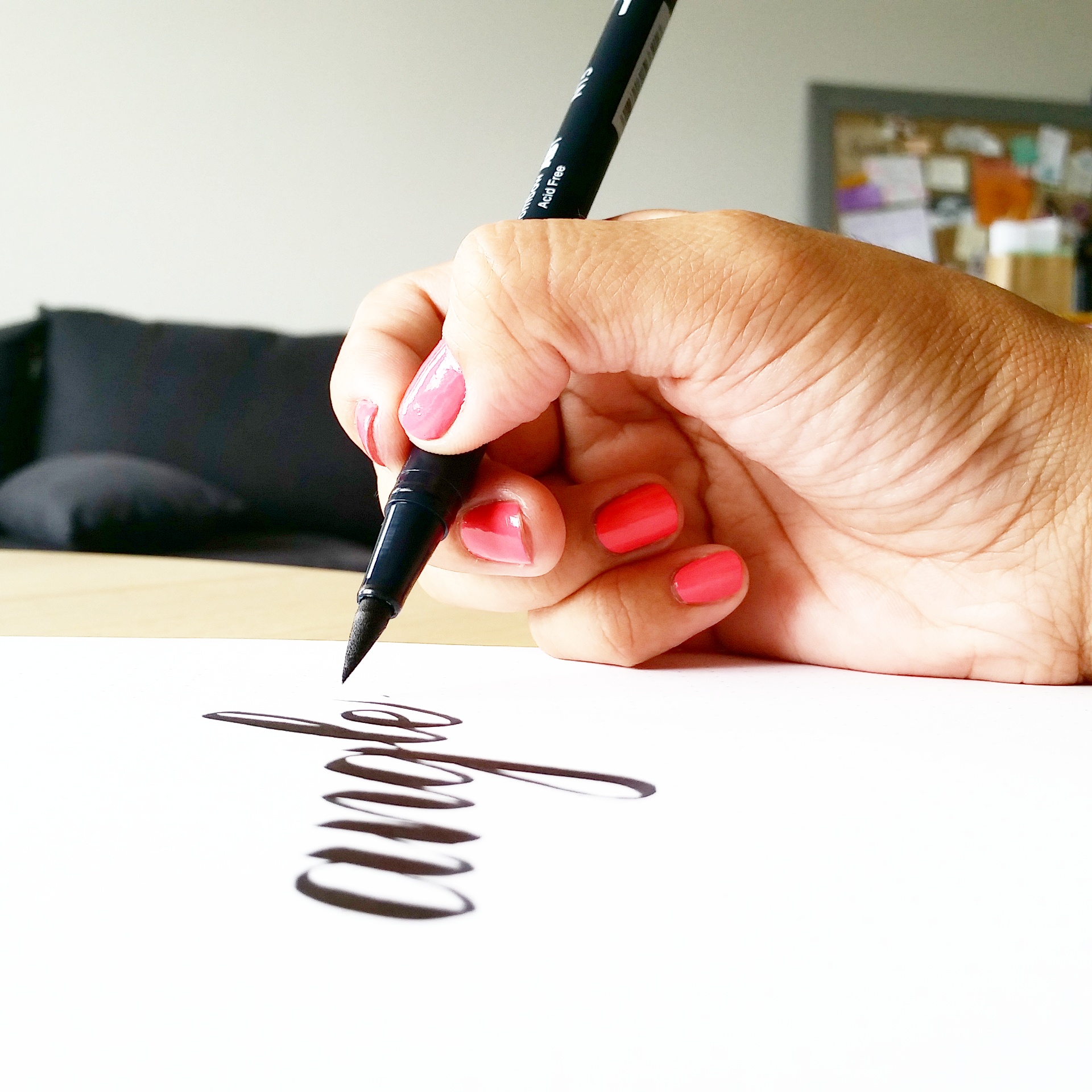 How to hold your brush pen at an angle – Pieces Calligraphy